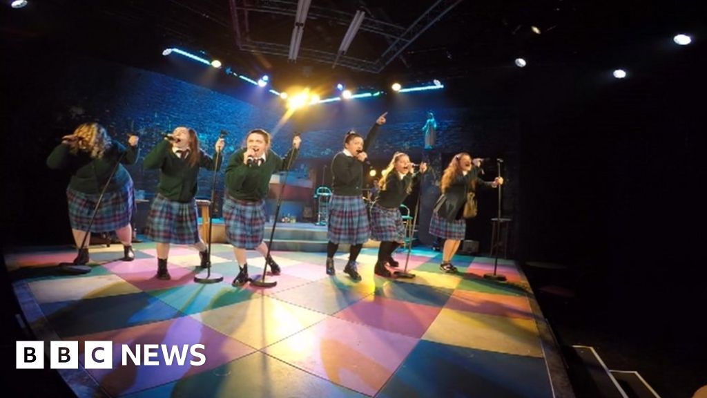 Billy Elliot playwright Lee Hall launches new play - BBC News