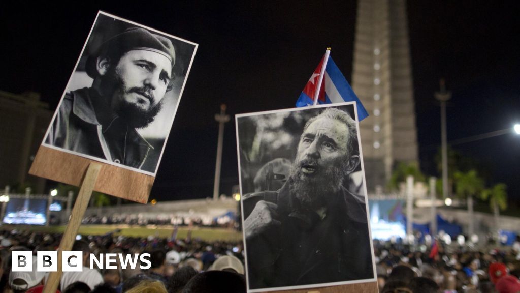 Fidel Castro death: Cuba holds huge rally in Havana - BBC News