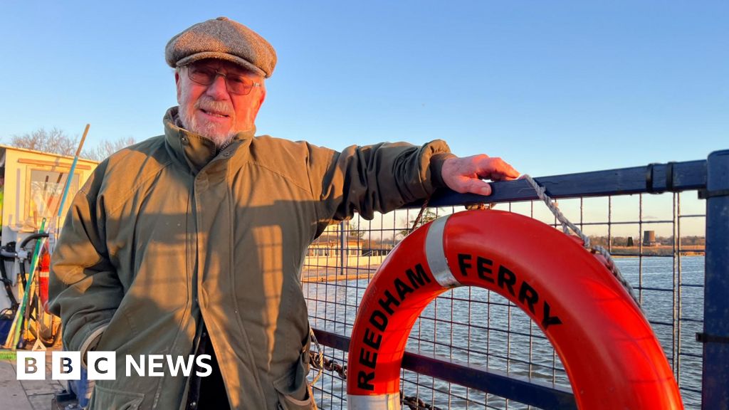 Passengers on Reedham ferry will miss 'tranquil' way to work - BBC News