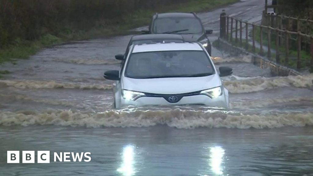 Heavy rain brings more flooding to the West Midlands - BBC News