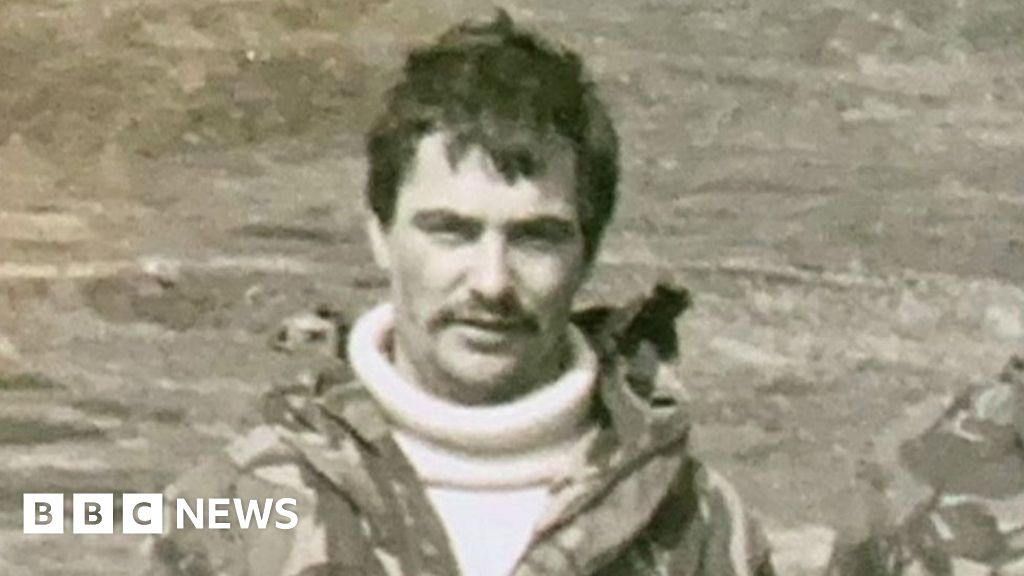 Falklands 40: Recalling Royal Marines' stand against invasion - BBC News