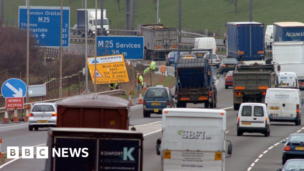 Motorway roadworks 'should be limited to two miles' - BBC News