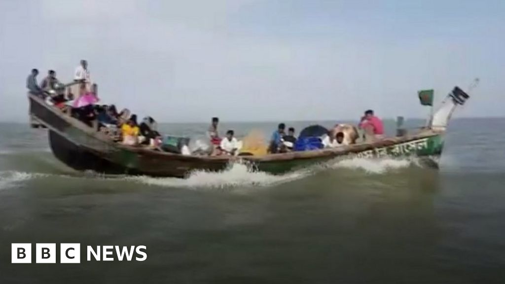 Rohingya refugees adrift at sea - BBC News