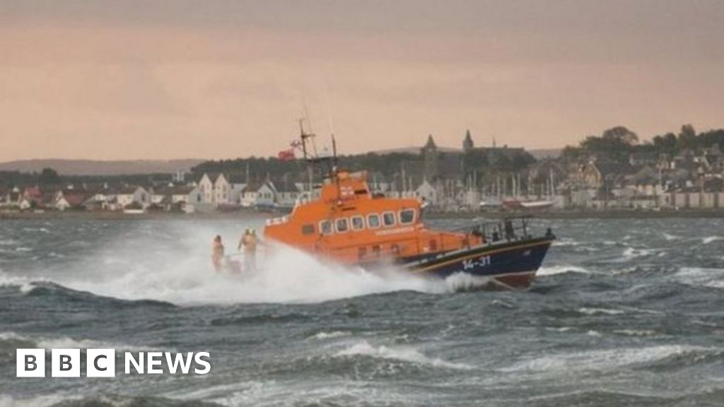 Ball in water sparks lifeboat search operation - BBC News