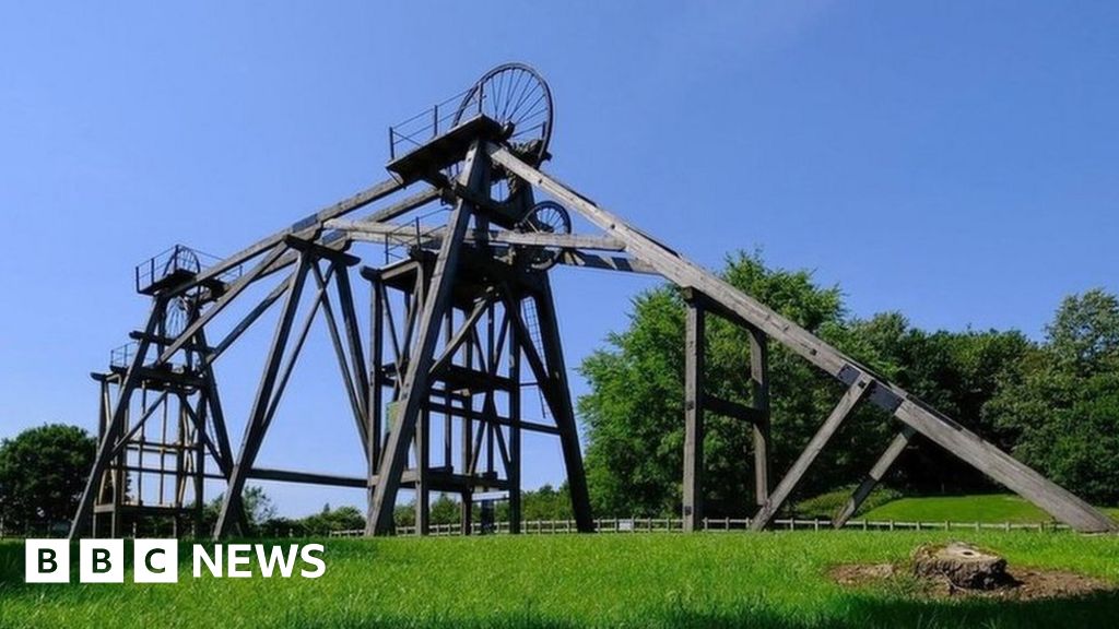 Brinsley Headstocks: Campaigners call for landmark's return - BBC News
