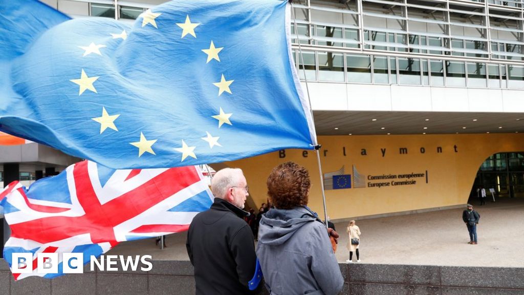 Brexit: 'Intense technical' talks between UK and EU in Brussels - BBC News