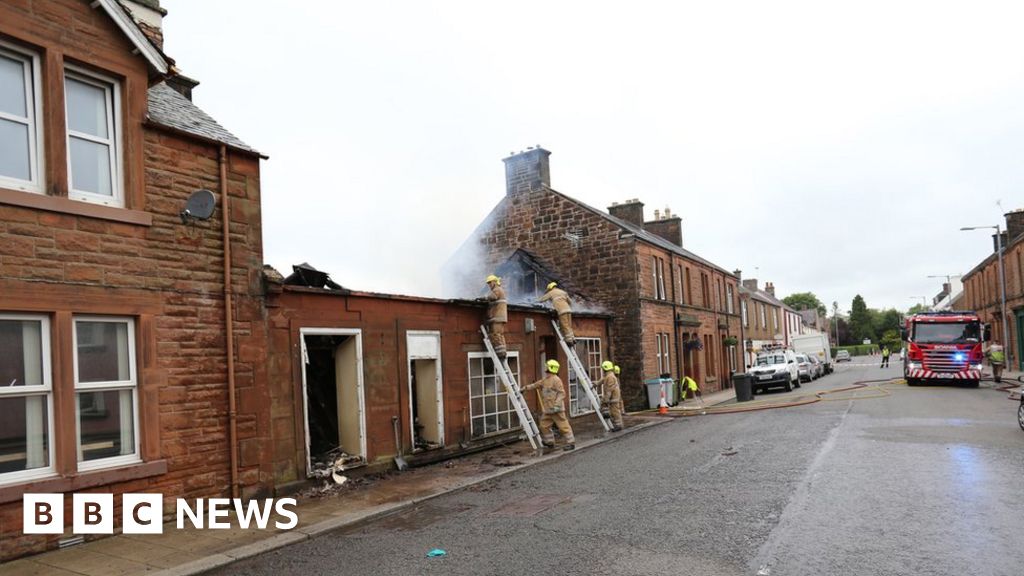 Fire guts derelict Lockerbie shop building - BBC News