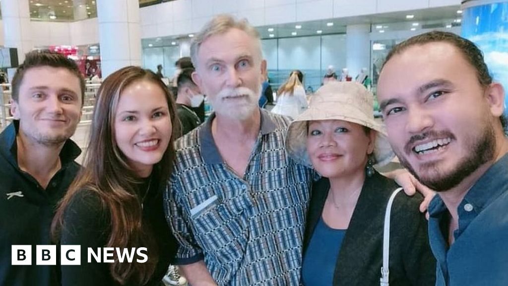 Jim Fitton: Jailed British geologist reunited with family - BBC News