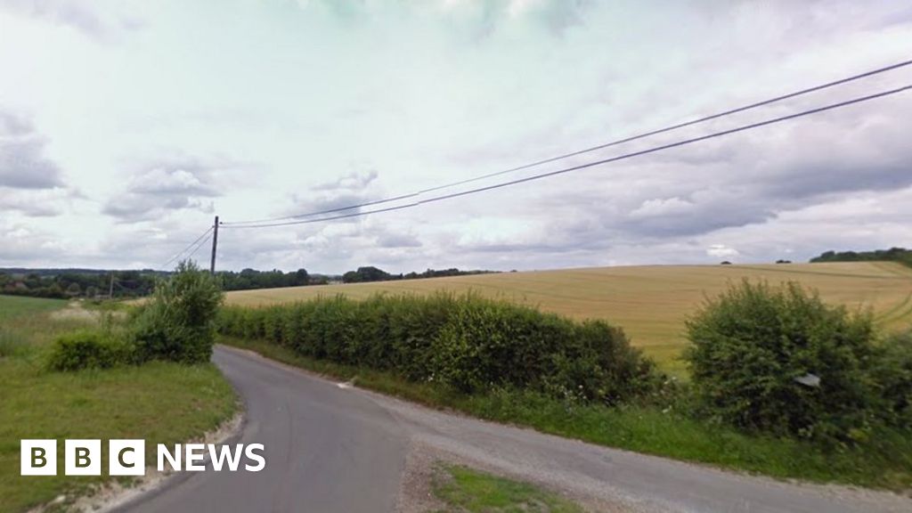 Six held after hare coursing operation in Itchen Abbas - BBC News