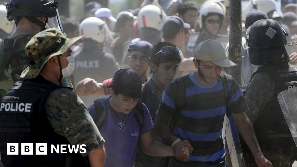 Migrant crisis: Welsh local councils call for cash help - BBC News