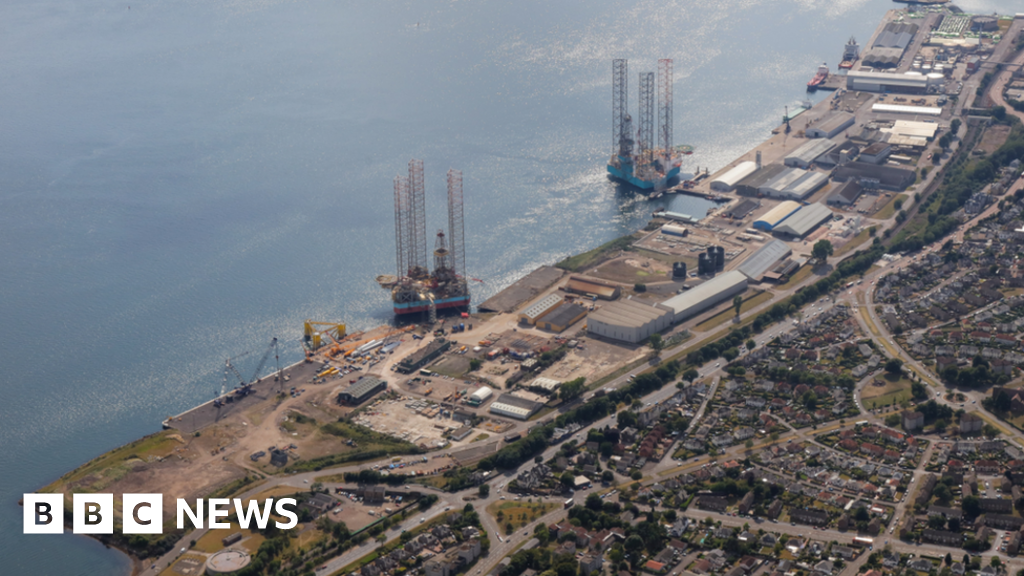 £5m decommissioning base announced for Port of Dundee - BBC News