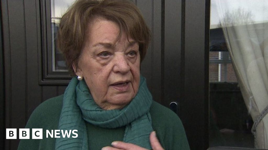 Londonderry: Pensioner shaken after snowball attack smashes car window