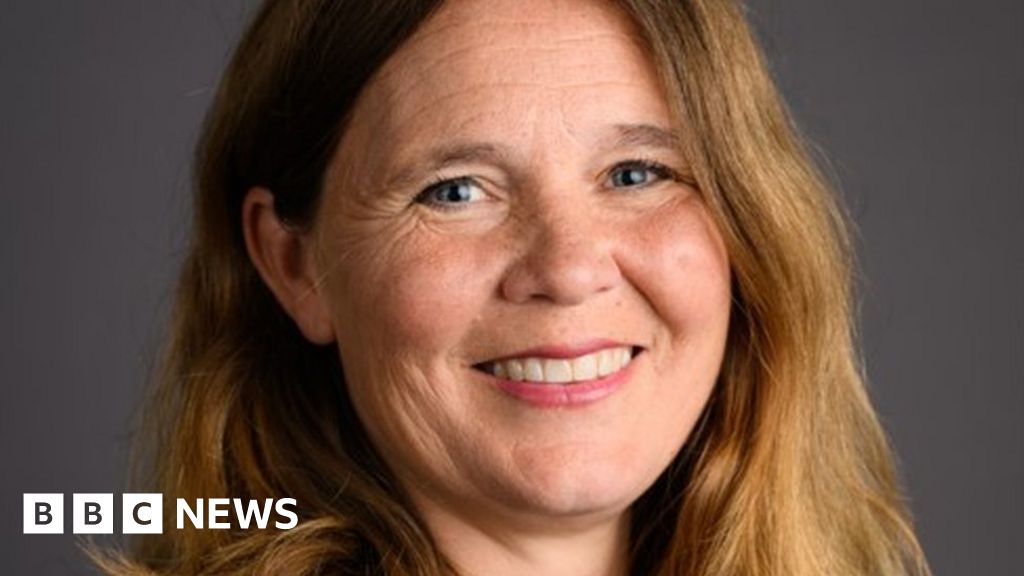 BCP council to be run by coalition led by Lib Dem Vikki Slade - BBC News