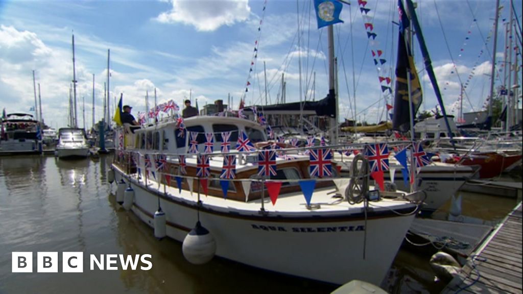 Humber flotilla of 70 ships marks Queen's Platinum Jubilee - BBC News