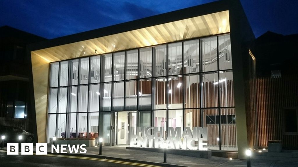 Merseyside specialist hospital first to be rated 'outstanding' - BBC News