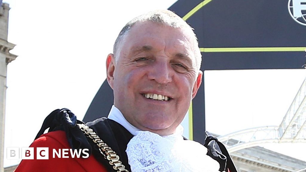 Lord Mayor of Liverpool resigns after sharing racist video - BBC News