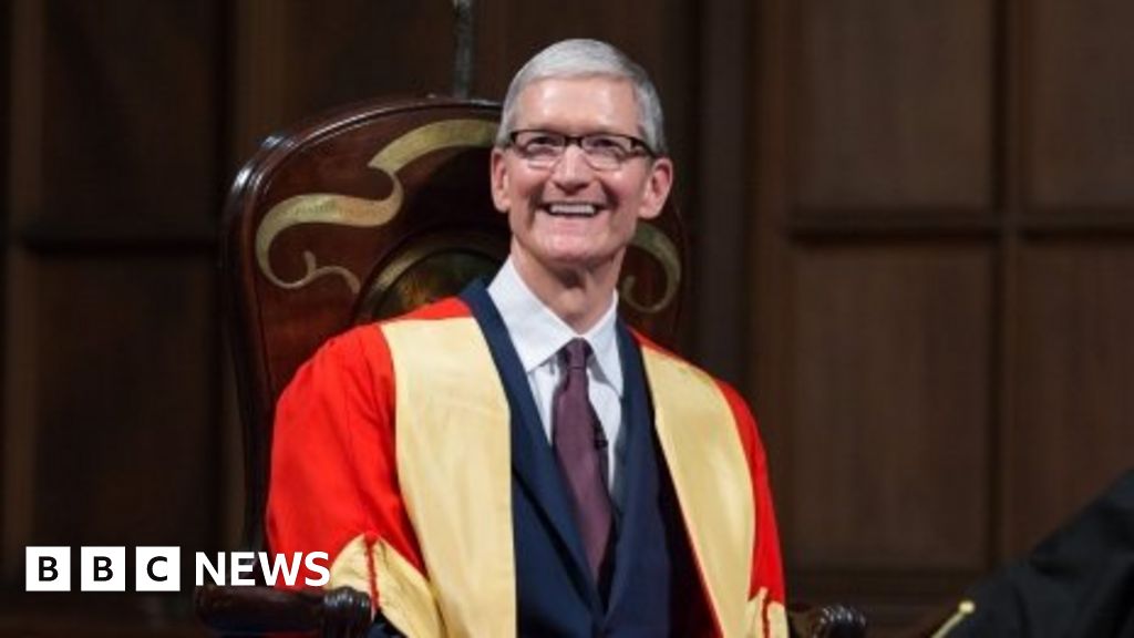 Apple boss Tim Cook criticises Trump travel ban - BBC News