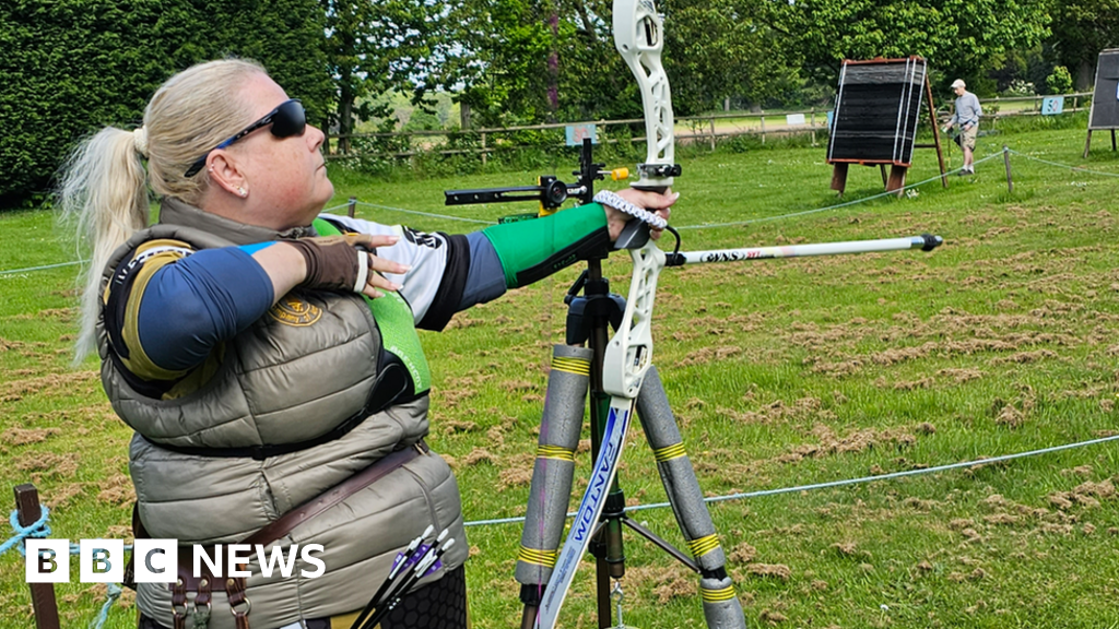 Blind archer fulfilling childhood dream on world stage - BBC News