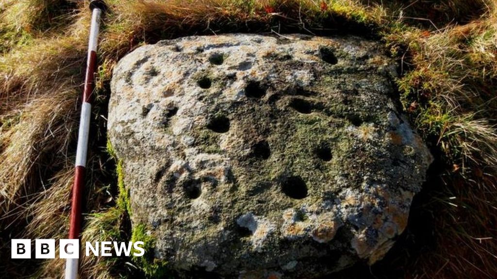 Database of Scotland's ancient rock art to be created - BBC News