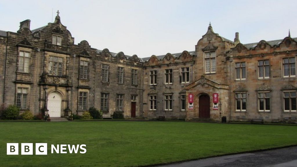 Boost for St Andrews in international university list - BBC News