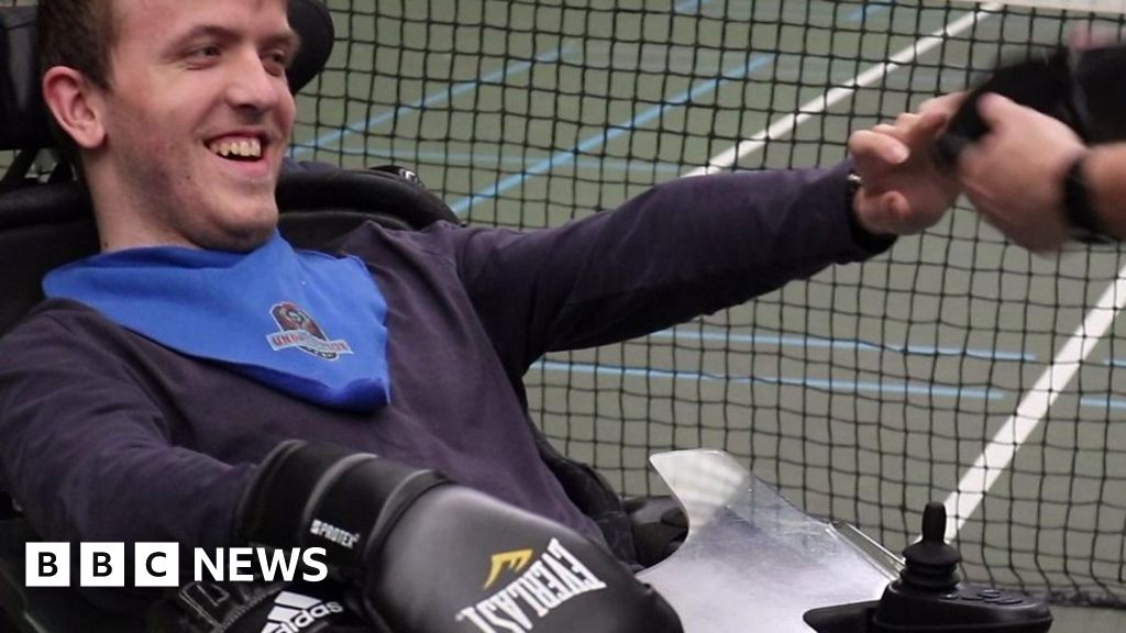 The mixed-ability boxing group helping disabled people train - BBC News