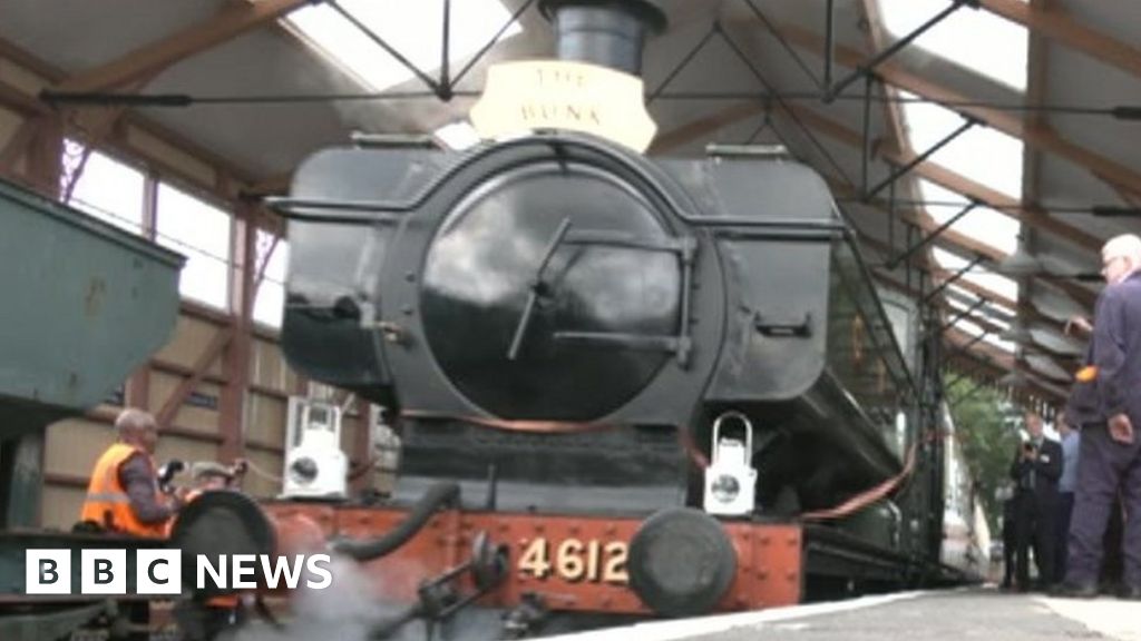 Wallingford station: Historic railway canopy finds new home - BBC News