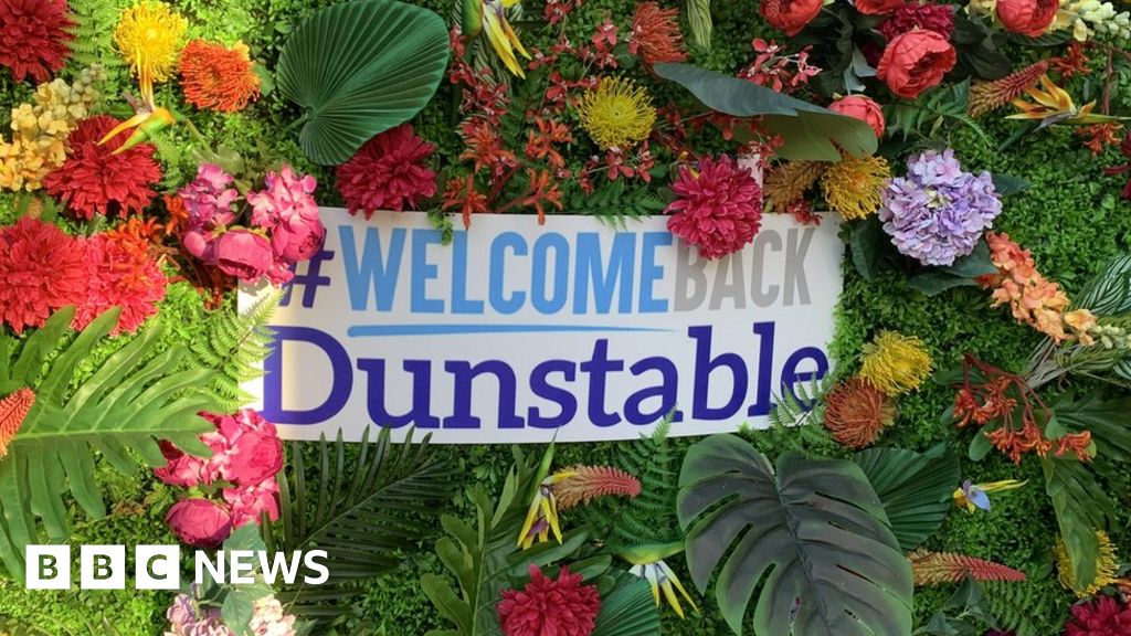 Dunstable given £92,000 grant to help improve High Street - BBC News