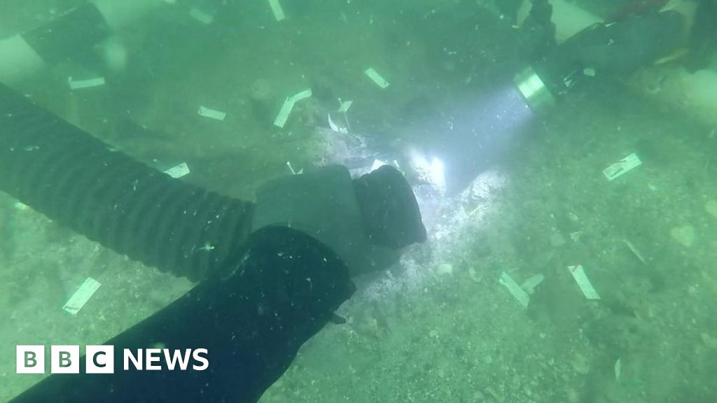 Diver finds underwater Native American burial site