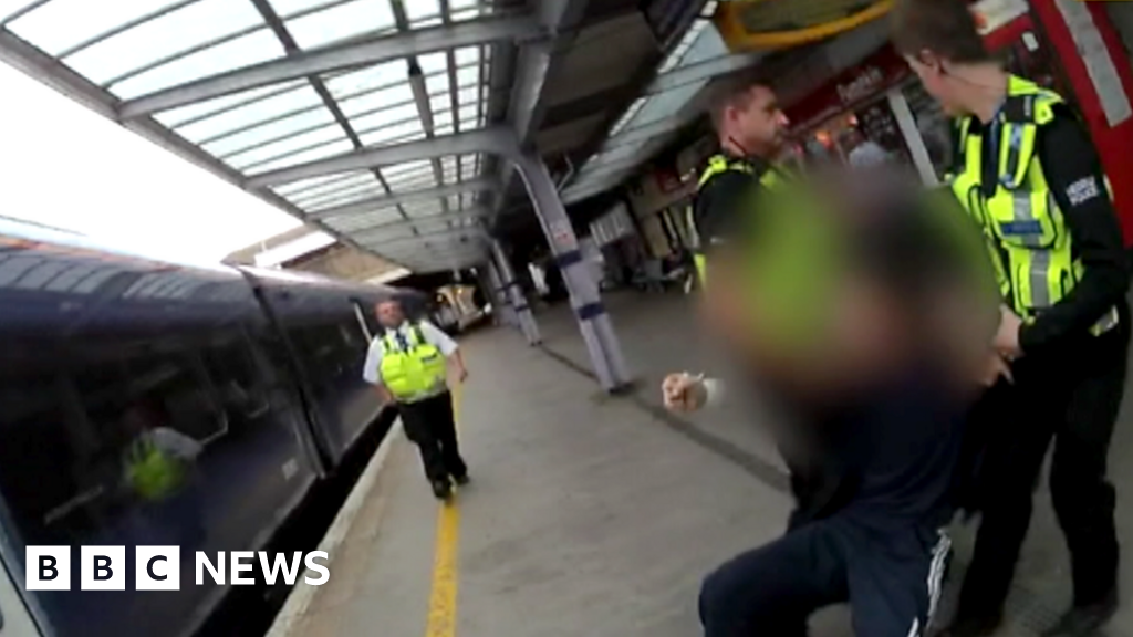 Rail staff issued with body cameras to record assaults - BBC News