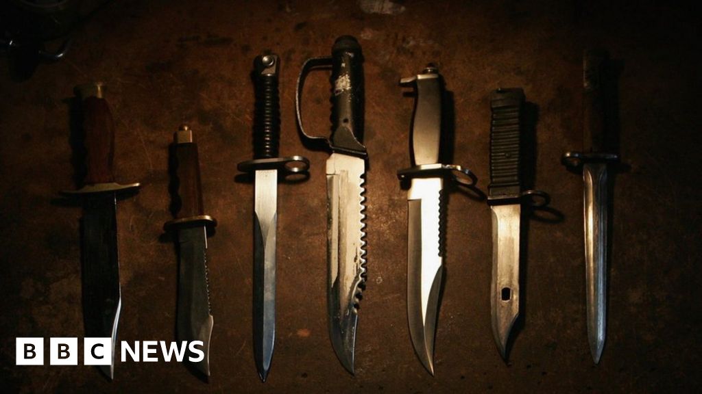Knife crime: Record levels in Wales in 2018 - BBC News