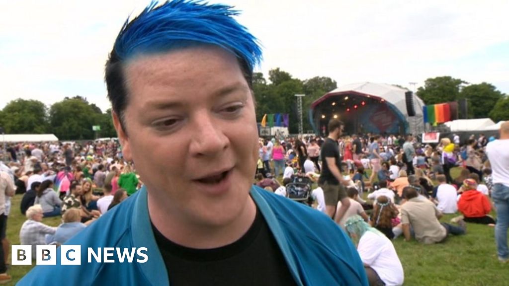Bristol Pride organiser Daryn Carter steps down after 10 years - BBC News