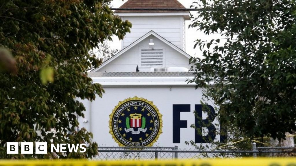 FBI seeks to unlock Texas shooter's iPhone - BBC News