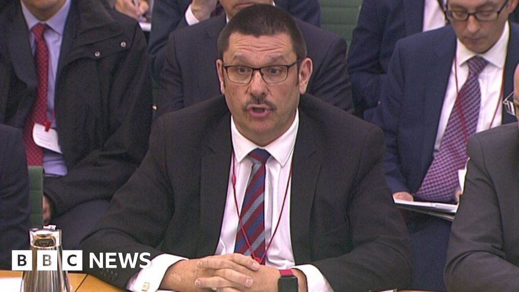 Brexit: HMRC chief defends £20bn customs figure - BBC News