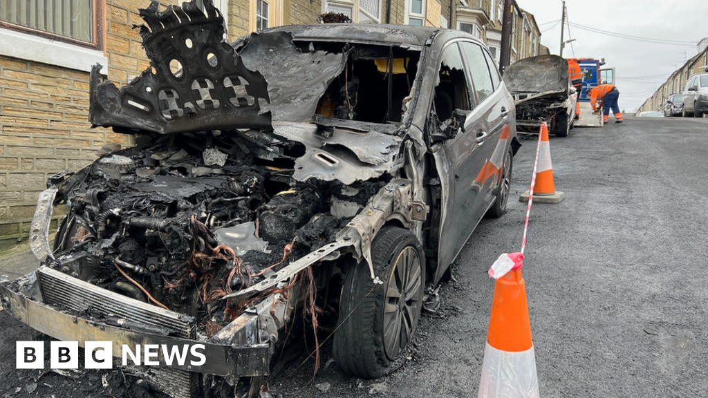 Crook car arson: Sunderland man jailed over 'war movie' attack - BBC News