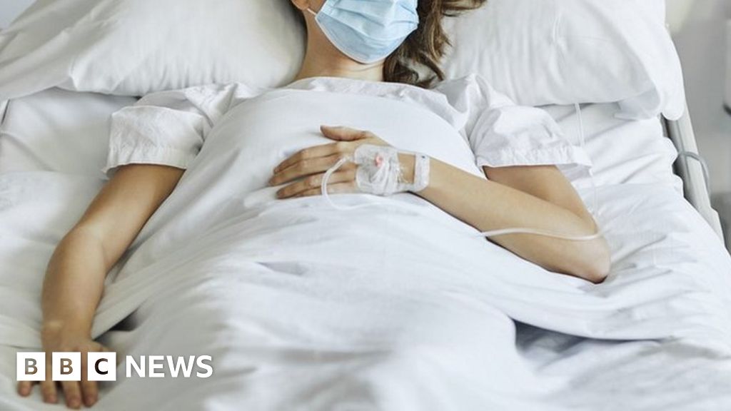 Cotswold cancer patient fears carers are overworked - BBC News