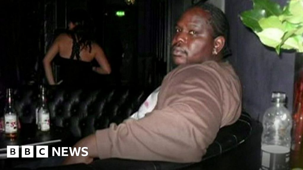 Catford custody death man's family 'want answers' - BBC News