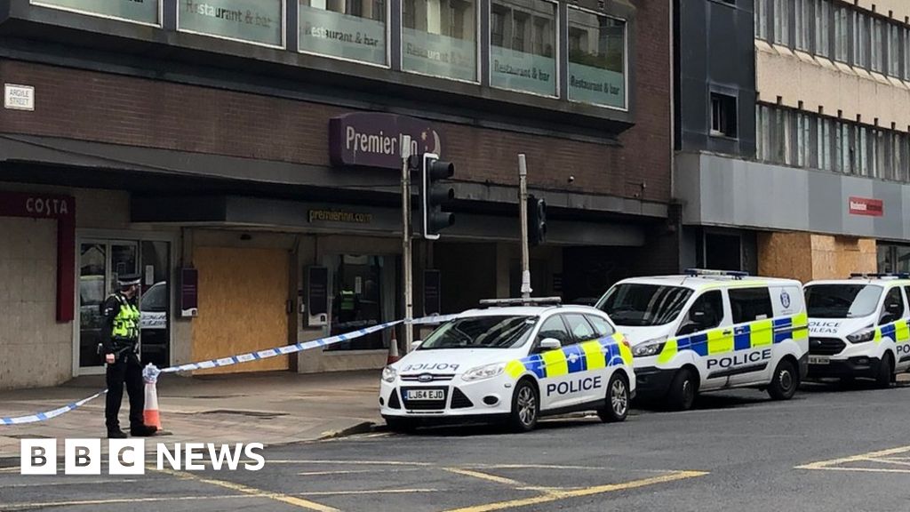 Man treated for stab wounds outside city hotel - BBC News