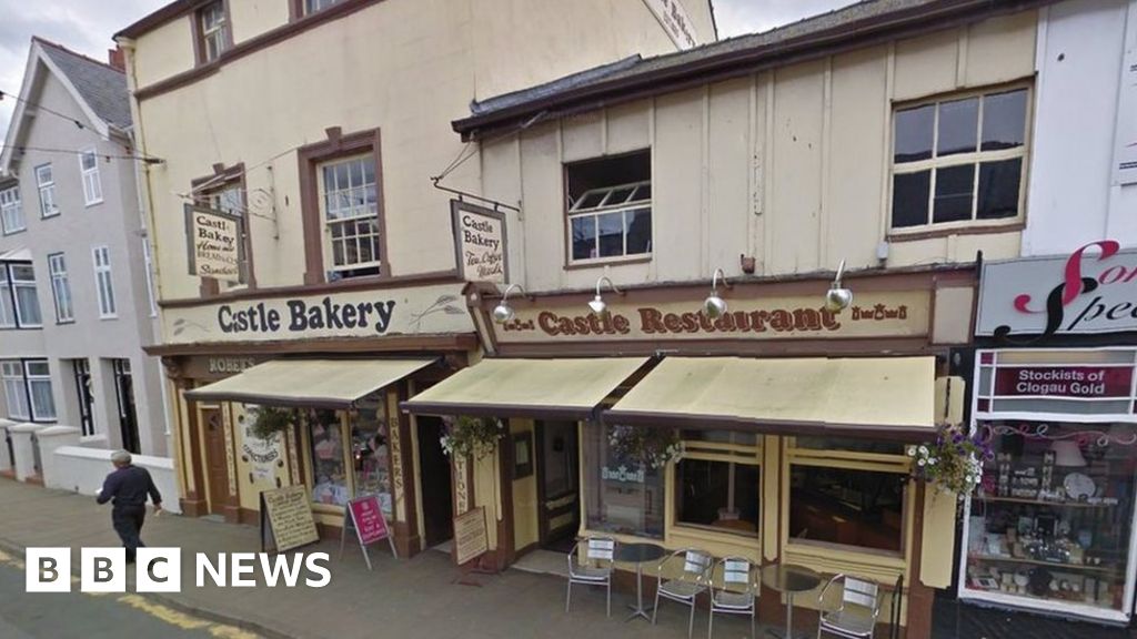 Castle Bakery shuts after 130 years with jobs lost - BBC News