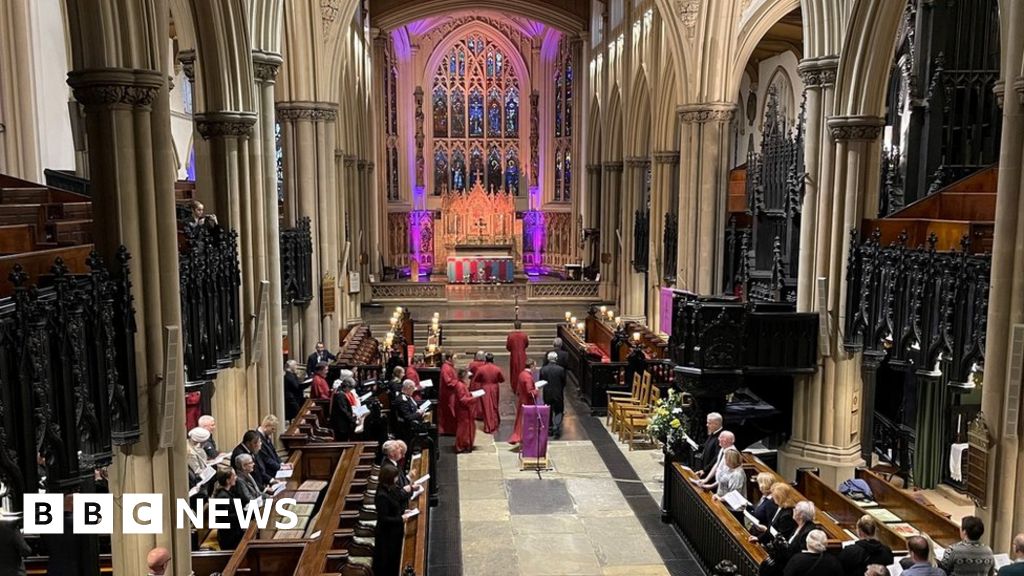 Queen Elizabeth II: Leeds Minster service to honour the Queen