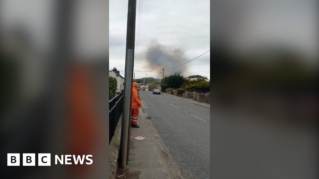 Mold: Flames shoot skyward during chemical plant fire - BBC News