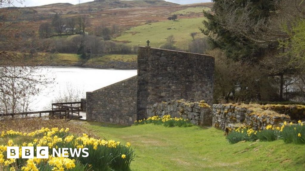 Capel Celyn memorial and apple kiosk get heritage listing - BBC News