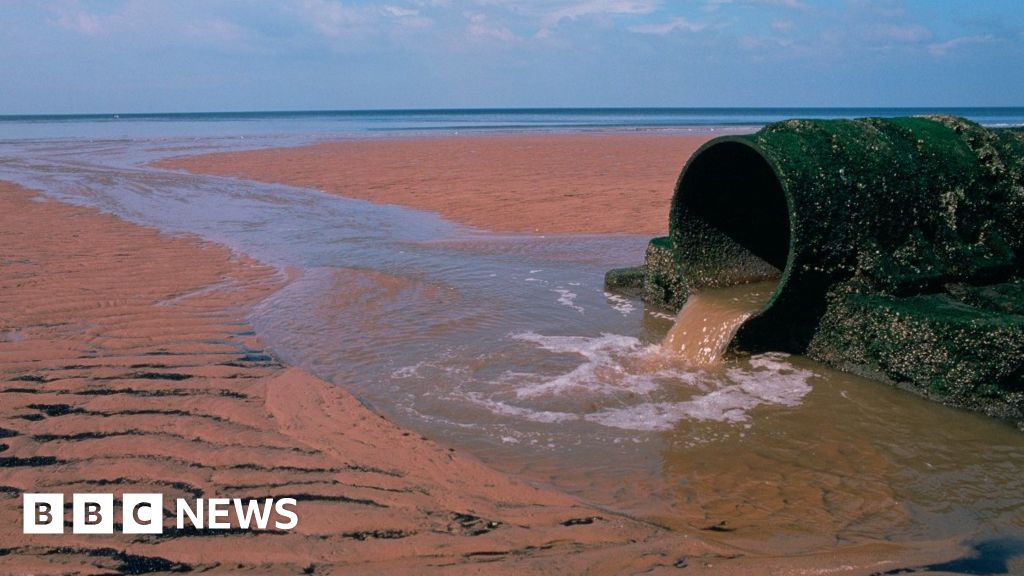 Sewage warning for Teesside beaches as mayor says 'stay away' - BBC News