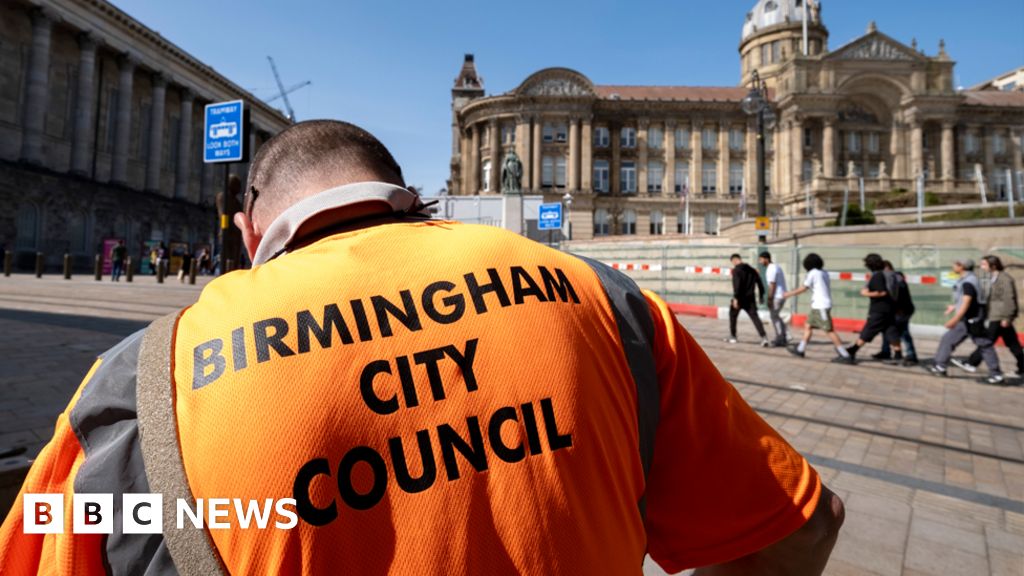 Government Sending In Officials To Run Birmingham City Council Bbc News