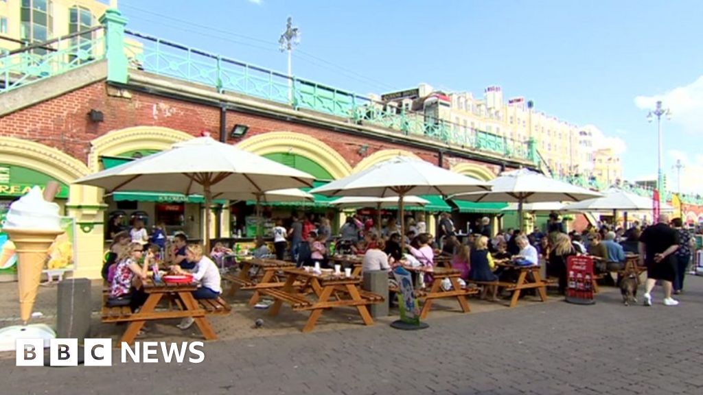 Drop in day visitors to Brighton and Hove - BBC News