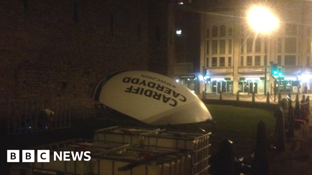 Rugby World Cup: Giant ball removed from Cardiff Castle - BBC News