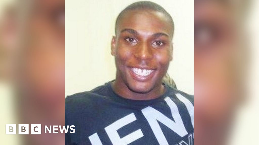 Gavin Brown: Family want reinvestigation of 'chokehold' death - BBC News