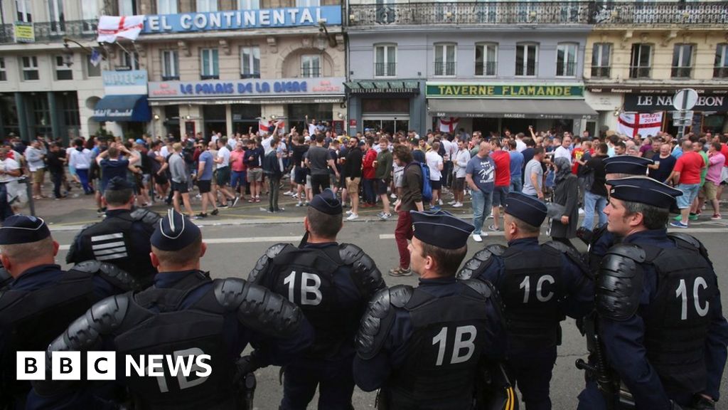 Football Banning Orders for more than 100 under-18s - BBC News