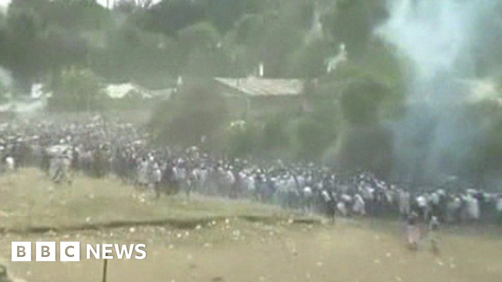 Stampede at Ethiopia protest kills dozens - BBC News