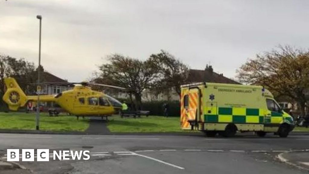 Stopped van driver 'attacked PC with knife' - BBC News