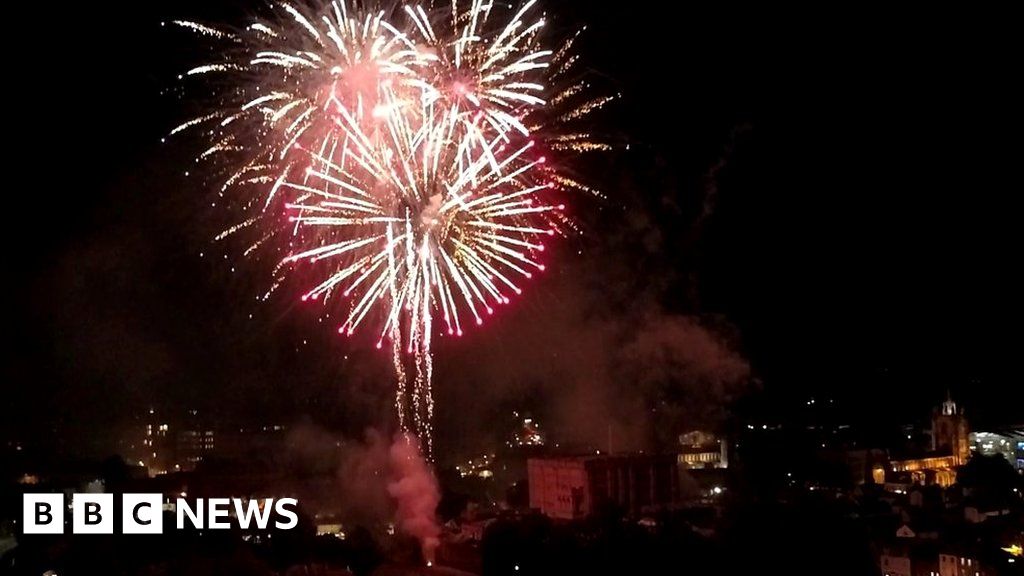 Drone captures Norwich Lord Mayor’s Celebration fireworks - BBC News